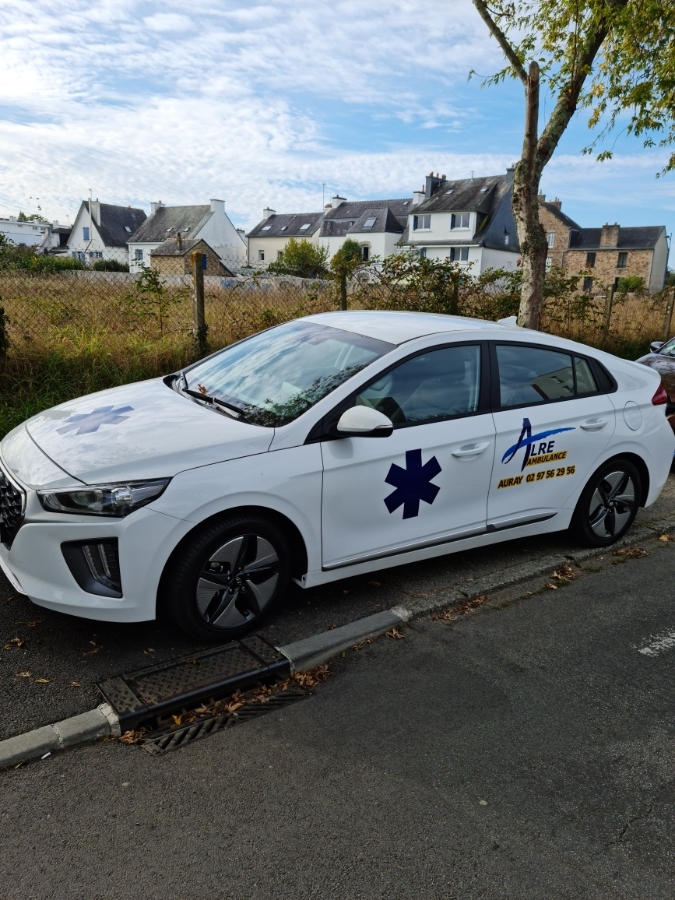 ALRE AMBULANCE - Équipe et véhicules à Auray